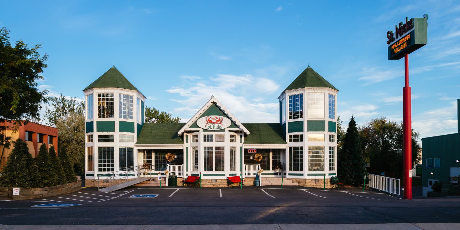 St.Nicks Christmas and Collectibles | Colorado.com